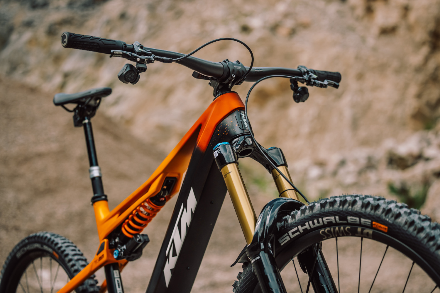 MACINA PROWLER EXONIC 2025 - elektrokolo KTM, horské celoodpružené ...