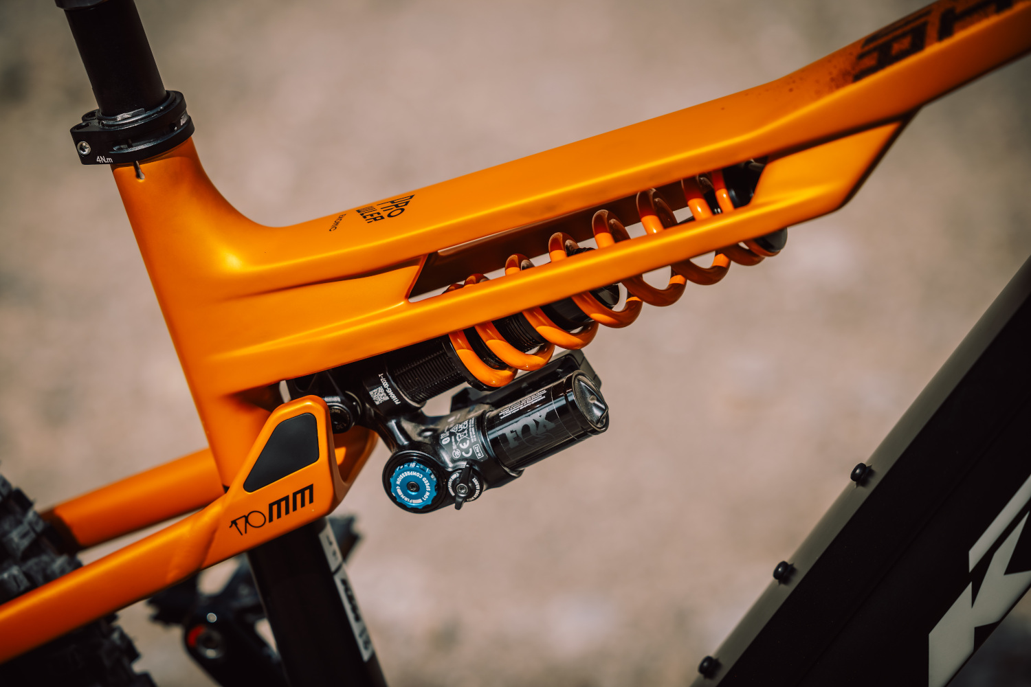 MACINA PROWLER EXONIC 2025 - elektrokolo KTM, horské celoodpružené ...